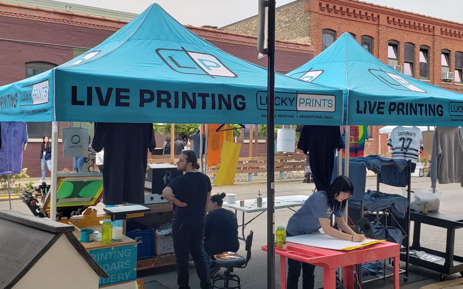 Live Screen Printing in Chicago | Event and Onsite Screen Printing ...